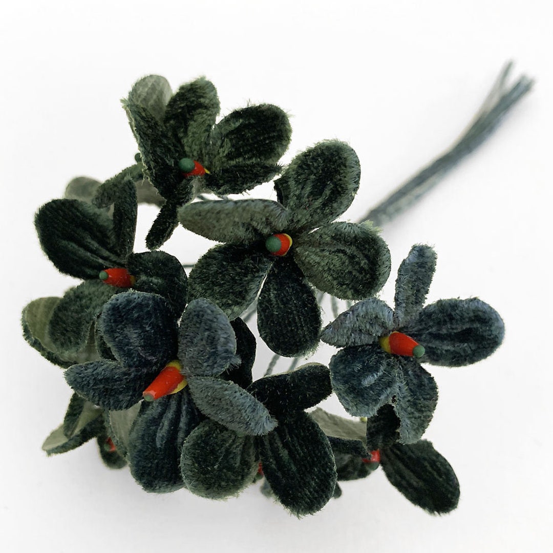 12 Czech Velvet Violets Millinery in Dark Green Fabric Flowers ...