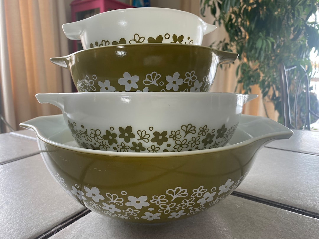 Vintage 70’s PYREX 4 Piece Set Pouring Mixing Bowls CINDERELLA Spouts ...