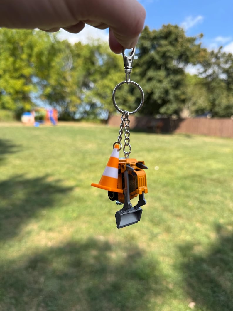 Construction Worker Diecast Speed Sign (55MPH) Keychain | Diecast ...
