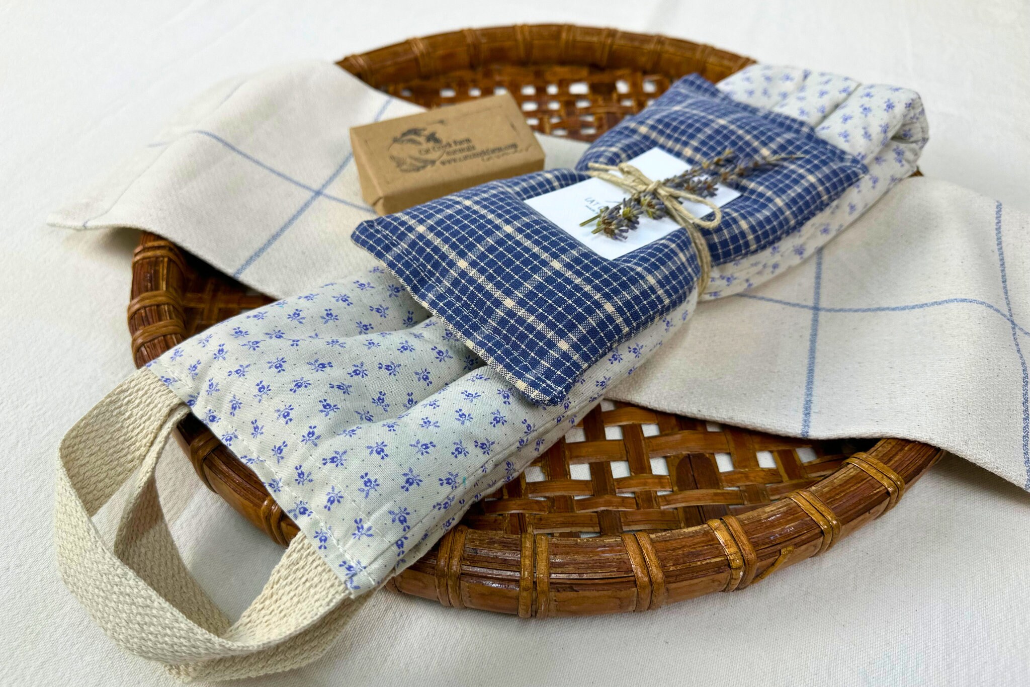 Lavender Self-care Gift Set, Premium Lavender Neck Wrap & Eye Pillow ...
