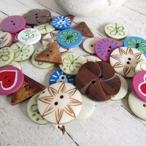 Destash Buttons 35 Buttons Painted Coconut Bone Wood - Etsy