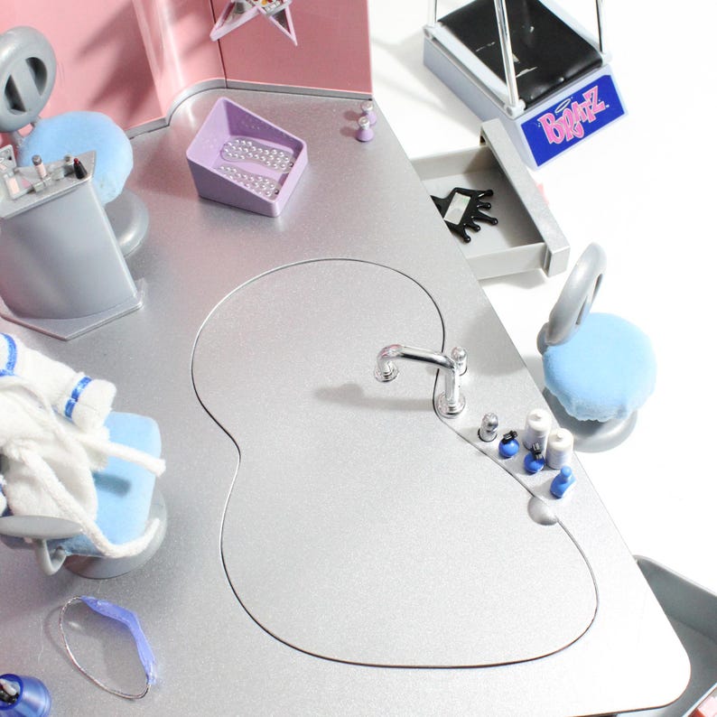 Bratz Stylin' Salon 'N' Spa Playset MGA Entertainment, Doll Salon ...