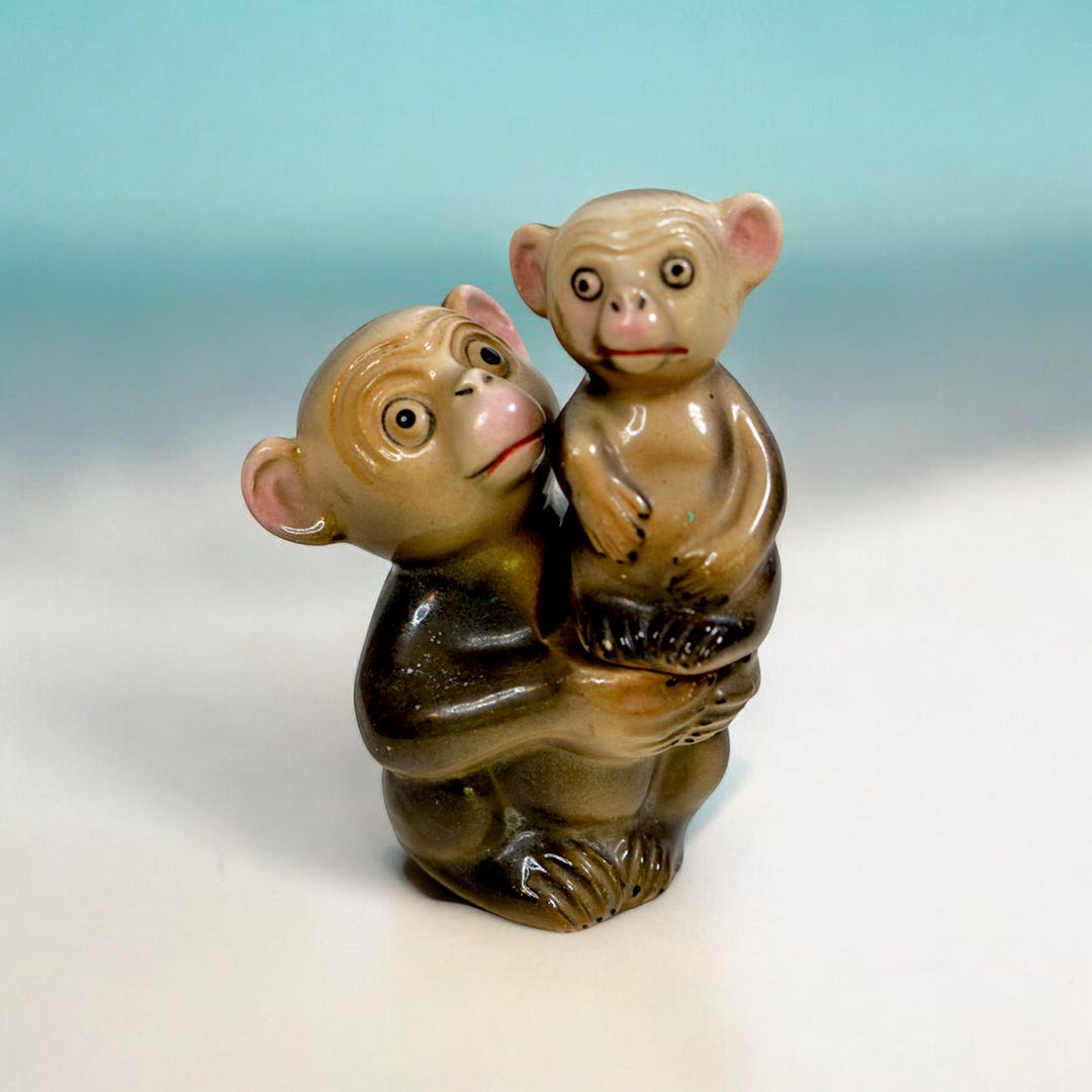 Vintage Ceramic Monkey Mother and Baby Snuggler Salt Pepper Shaker Set ...