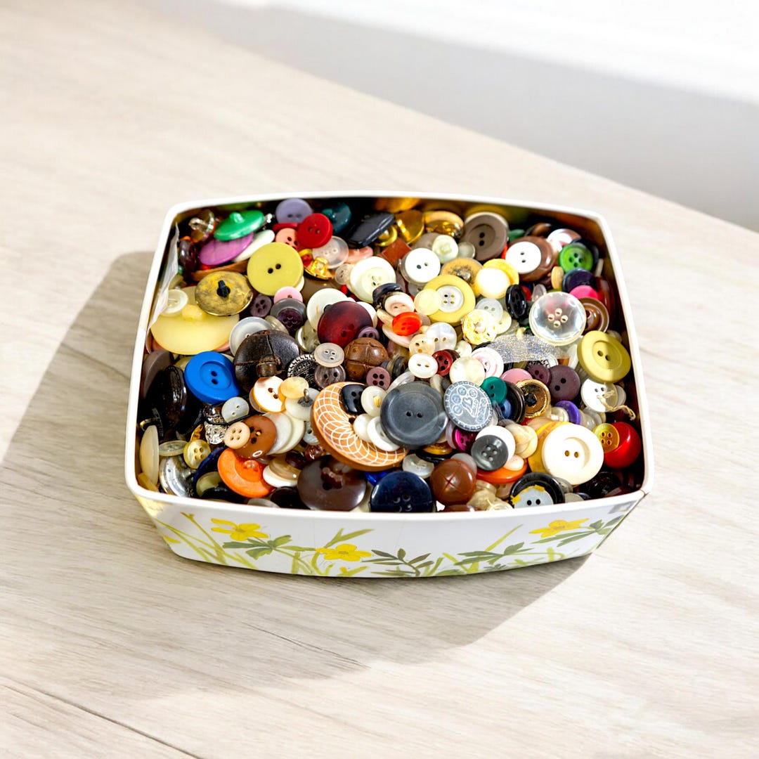 Tin Filled With Buttons Vintage Button Lot - Etsy