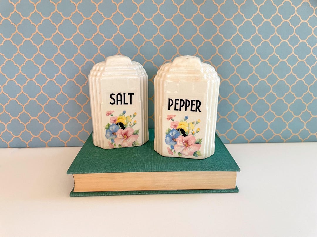 Vintage Art Deco Salt & Pepper Shakers Harker Mallow 1930s USA ...