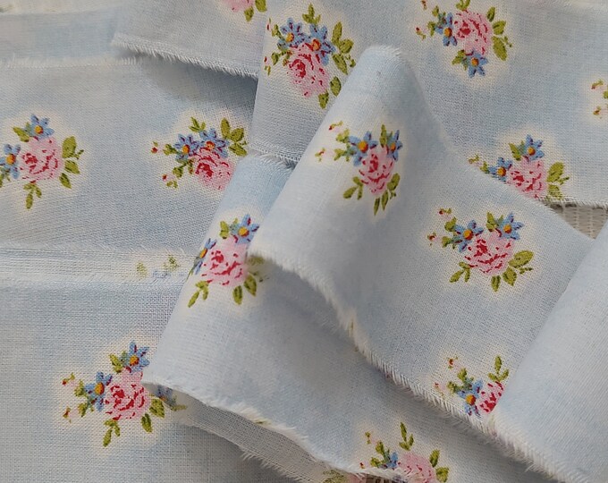 Vintage Pink Roses & Forget Me Nots Floral on Pastel Blue Background - Etsy