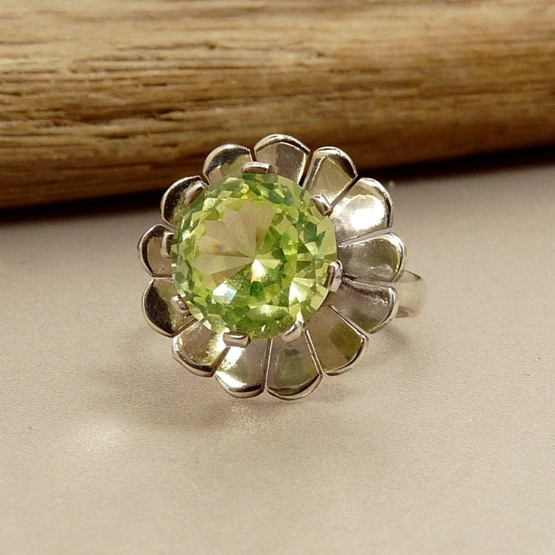 Peridot Modernist Ring - Etsy