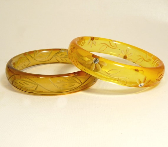 Pair 2 Vintage Yellow Carved Lucite & Rhinestone Bang… - Gem