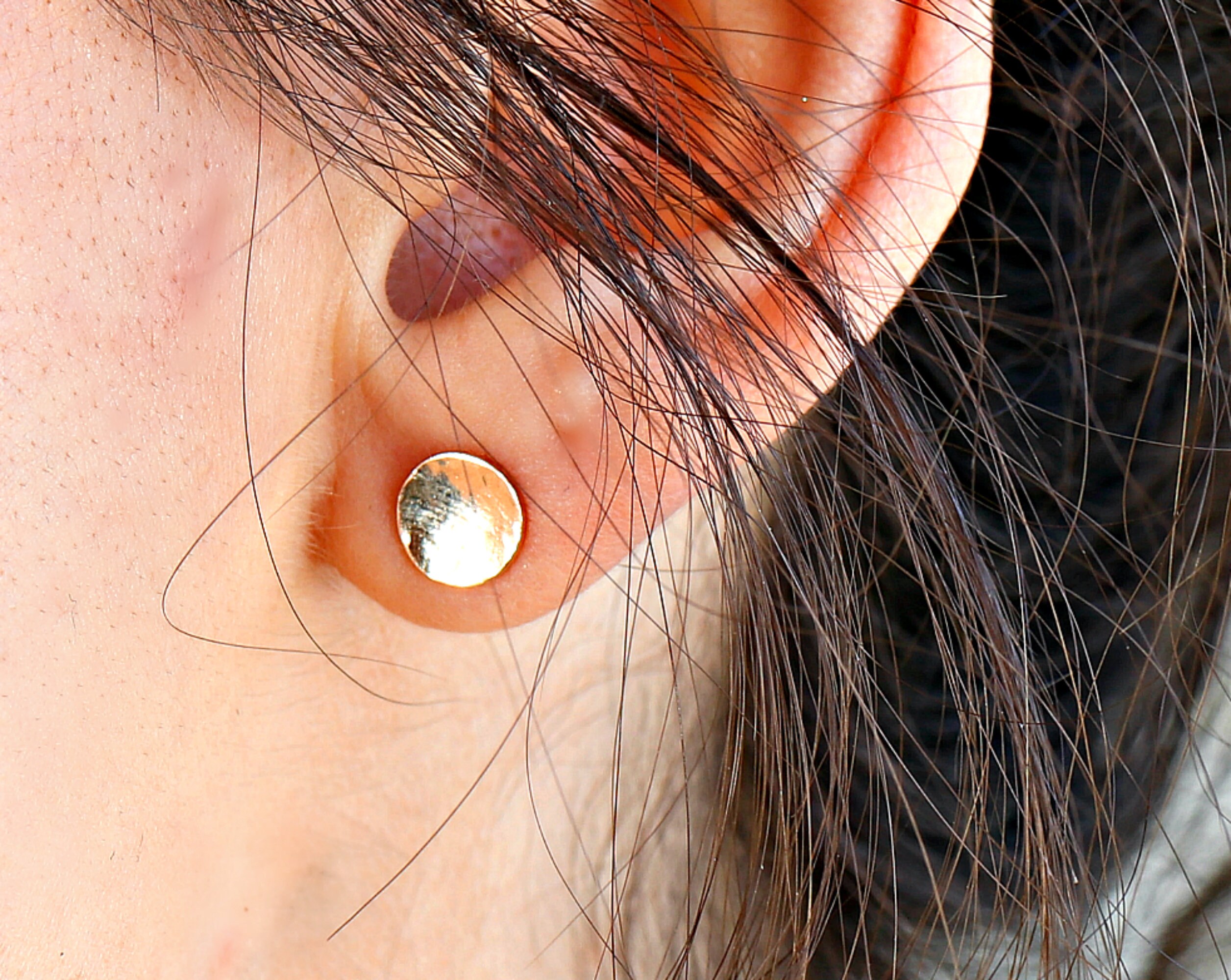 Small Gold Circle Earrings Hammered Gold Disc Stud Earrings - Etsy