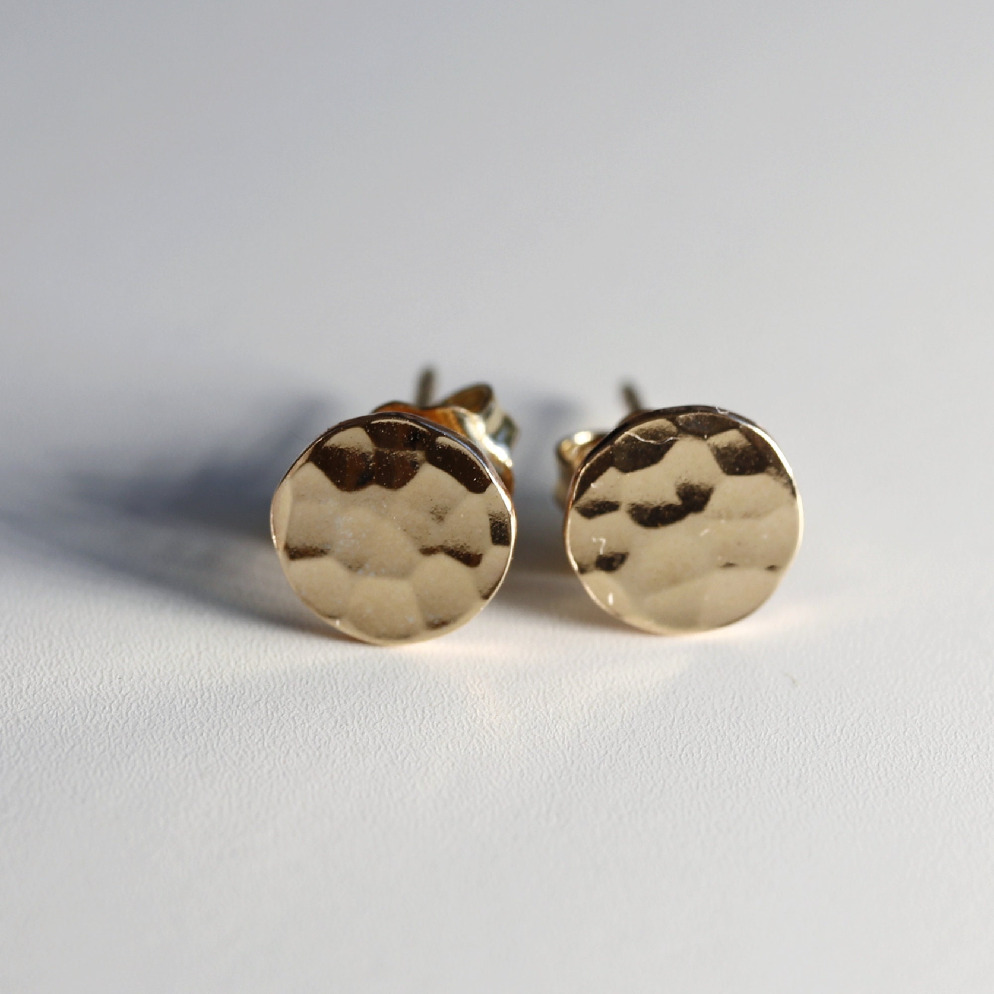Small Gold Circle Earrings Hammered Gold Disc Stud Earrings - Etsy
