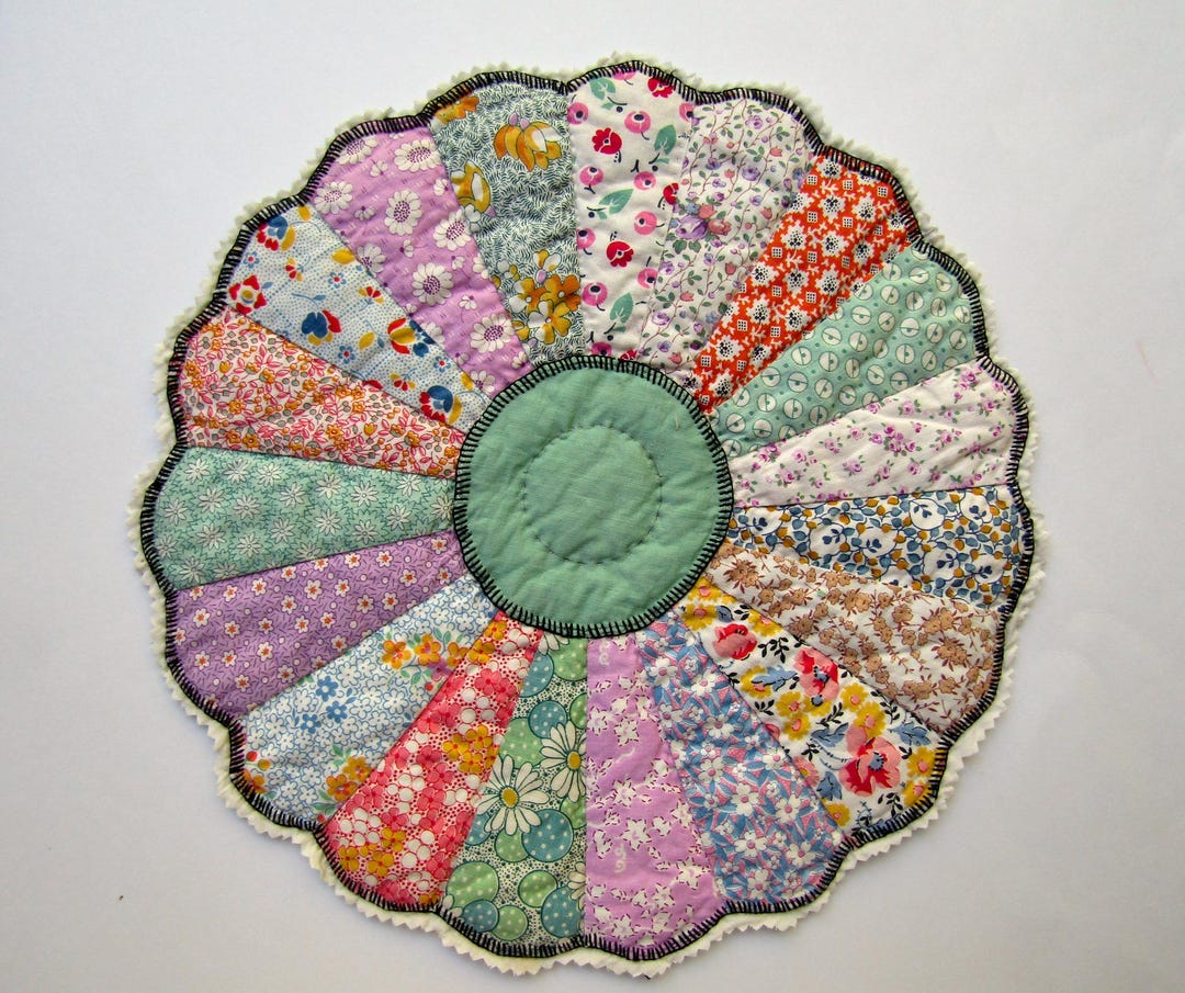 Beautiful Dresden Plate Shaped Round Table Mat W Outline Stitch Work ...