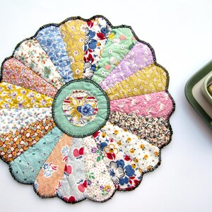 A Dresden Plate Design Shaped Round Table Mat W Outline Stitch Work and ...
