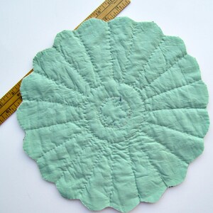 A Dresden Plate Design Shaped Round Table Mat W Outline Stitch Work and ...