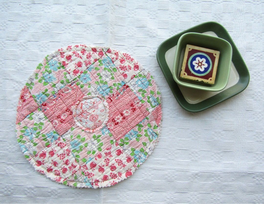 Rustic, Farmhouse Decor 9 Inch Round Table Mat, 1930's Vintage Cottons ...