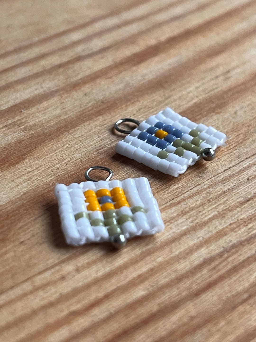 Set of 2 Charms - Pixel Art Flower - Friendship / Mother-daughter - Etsy UK