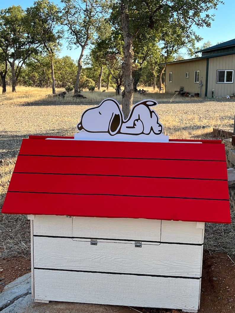 Large Snoopy Doghouse Topper Figure | Peanuts Yard Decor | Outdoor ...