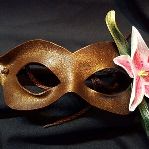Lily Mask - Etsy
