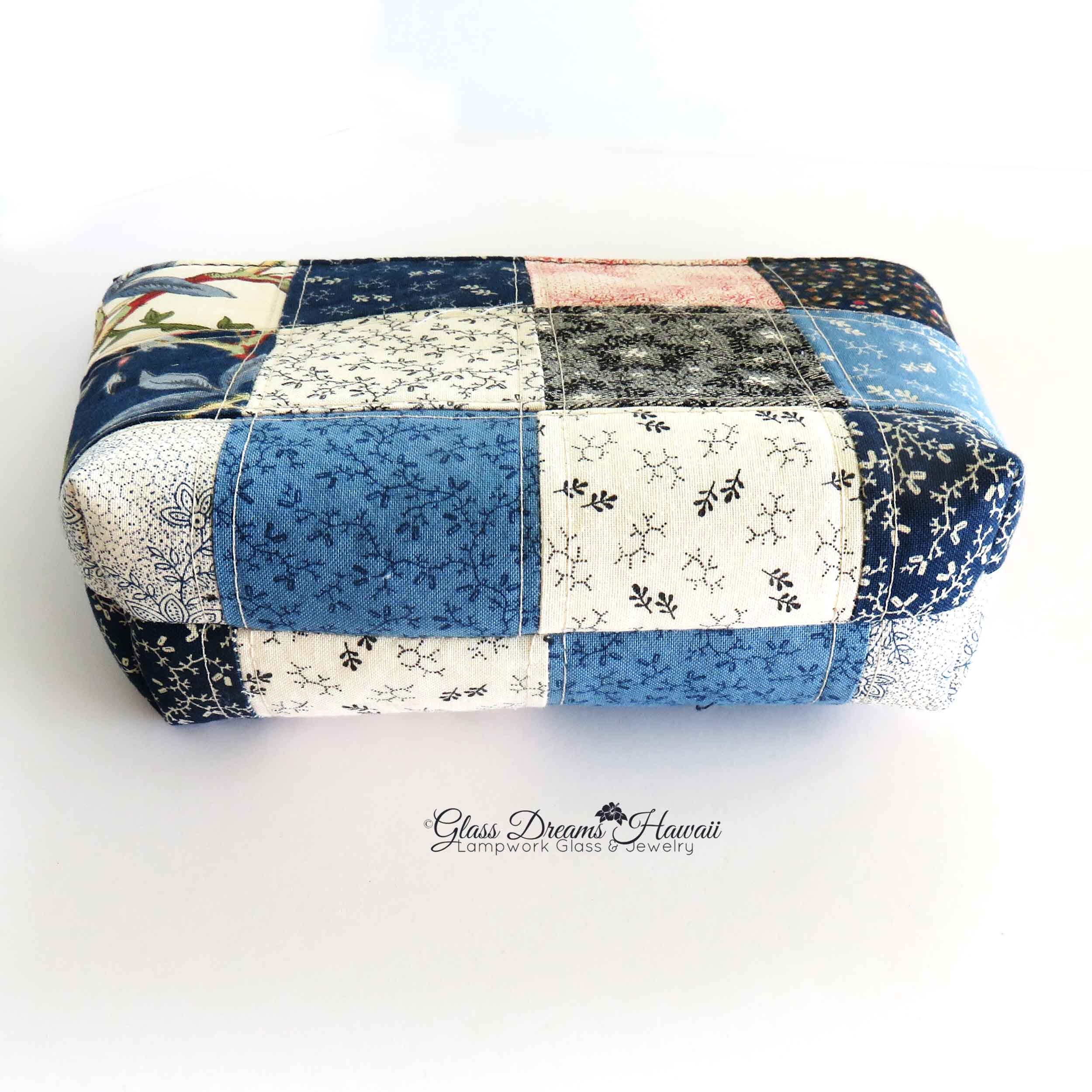 Quilted Patchwork Zipper Pouch, Accessory Bag, Cotton Fabric, Fully ...