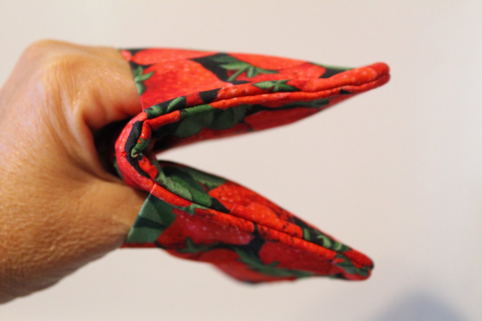 Strawberry Microwave Finger Mitts: Magnetic Potholder Pair - Etsy
