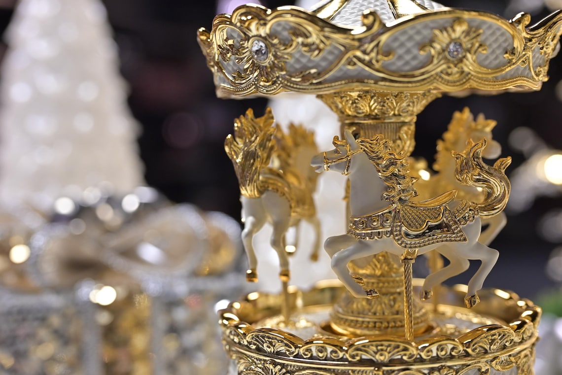 8.5" Luxury Carousel Globe • Musical • Wind-up • Pink/gold & White/gold ...