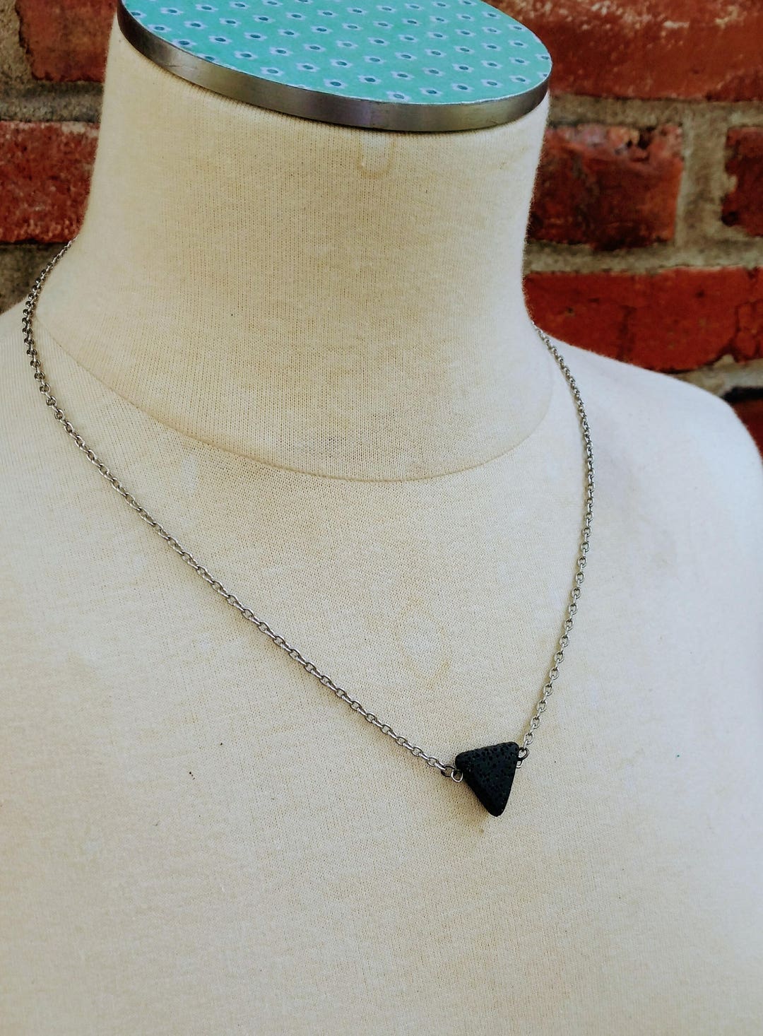 VENTE unique Triangle lave Pierre huile essentielle - Etsy France