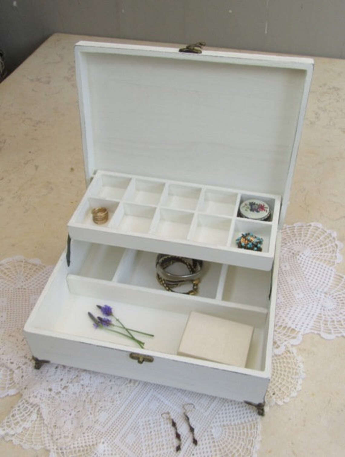 JEWELRY BOX Cream Color Shabby Chic Home Decor With Mini Angels Feet ...