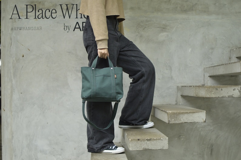Christmas Green Canvas Messenger Bag, Small Water-resistant Travel Tote ...