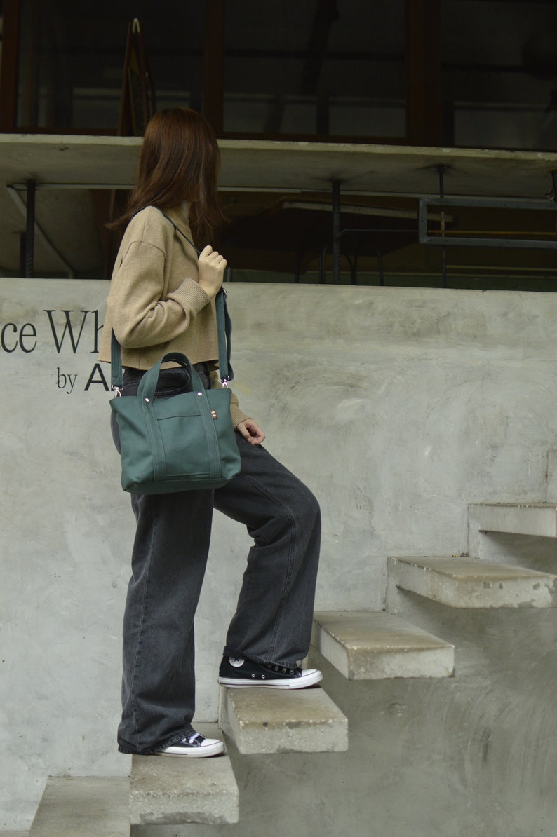 Christmas Green Canvas Messenger Bag, Small Water-resistant Travel Tote ...