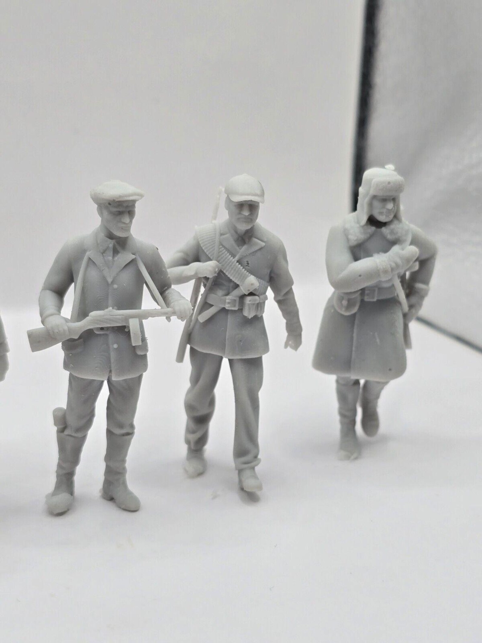 7 X WW2 Partisan Soldiers , Diorama UNPAINTED 1/35, 1/72 or 1/32 Scale ...