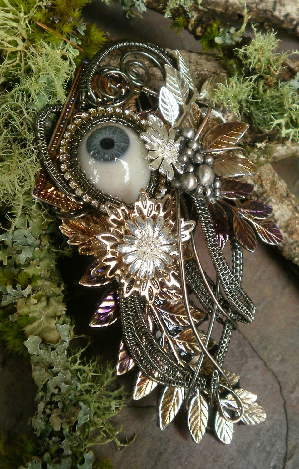 Gothic Steampunk Augenbrosche Eye Pin Pendant with Dark Wire and Blue ...