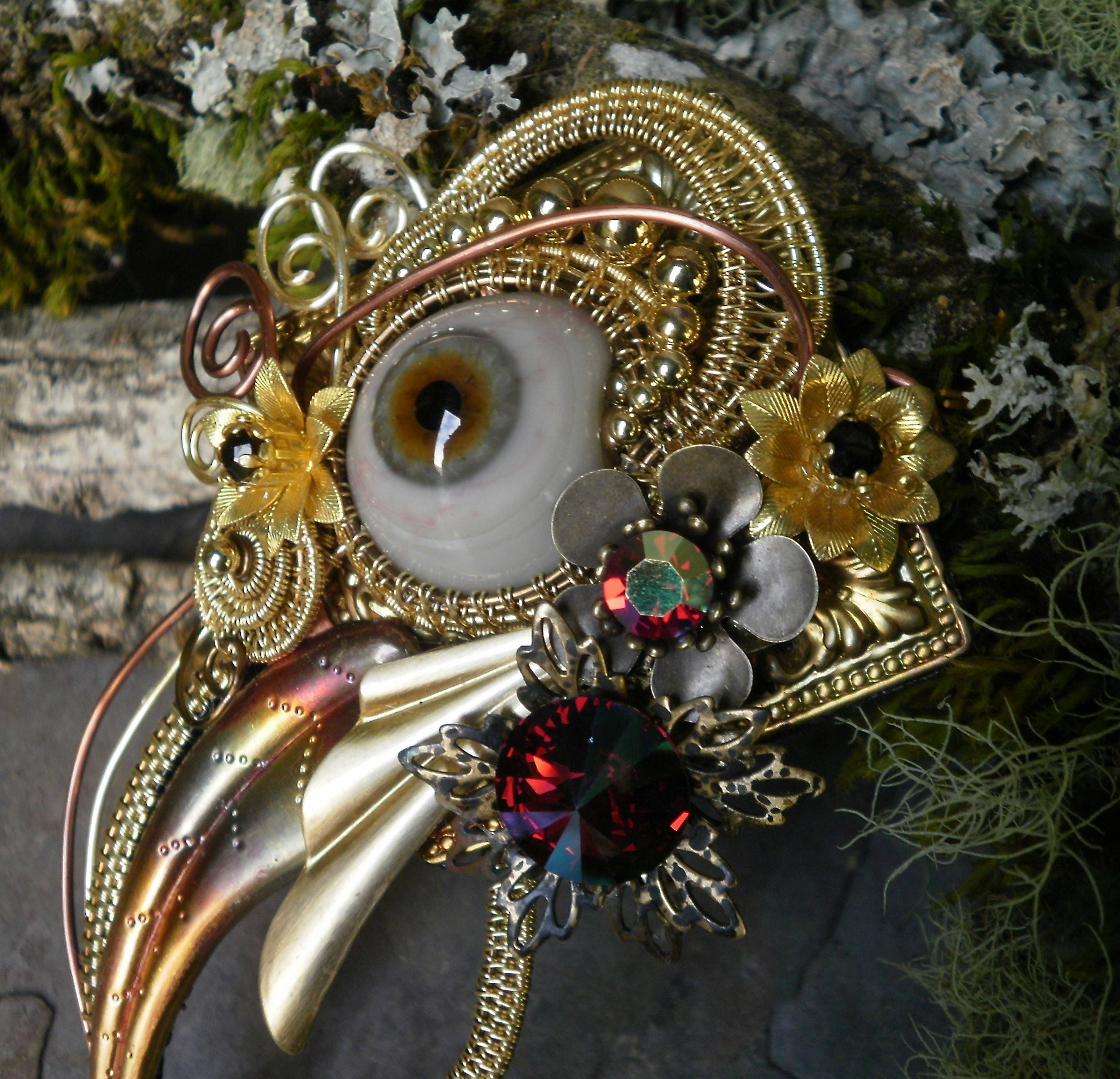 Gothic Steampunk Antique Prosthetic Grey Brown Eye Pin Pendant Brooch