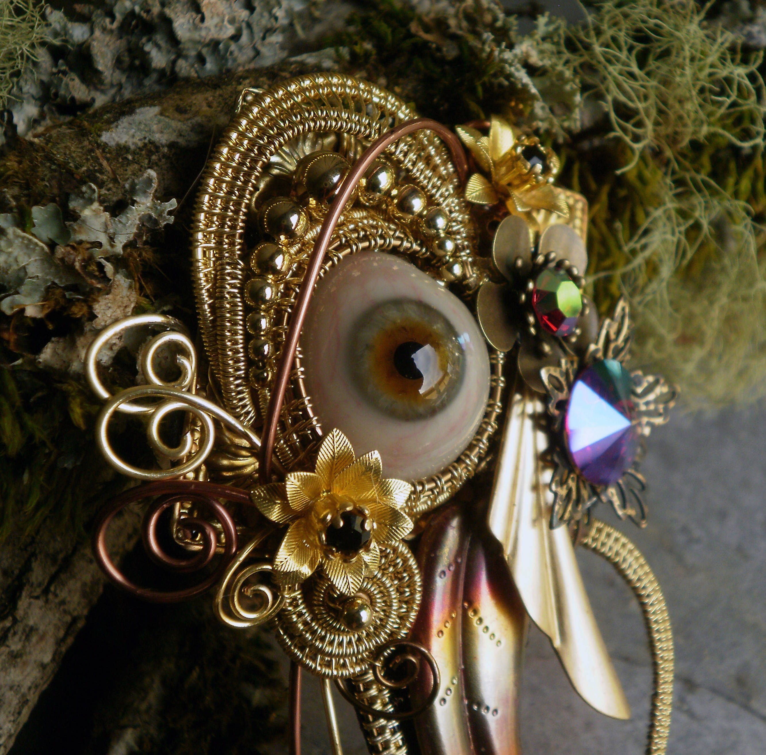 Gothic Steampunk Antique Prosthetic Grey Brown Eye Pin Pendant Brooch