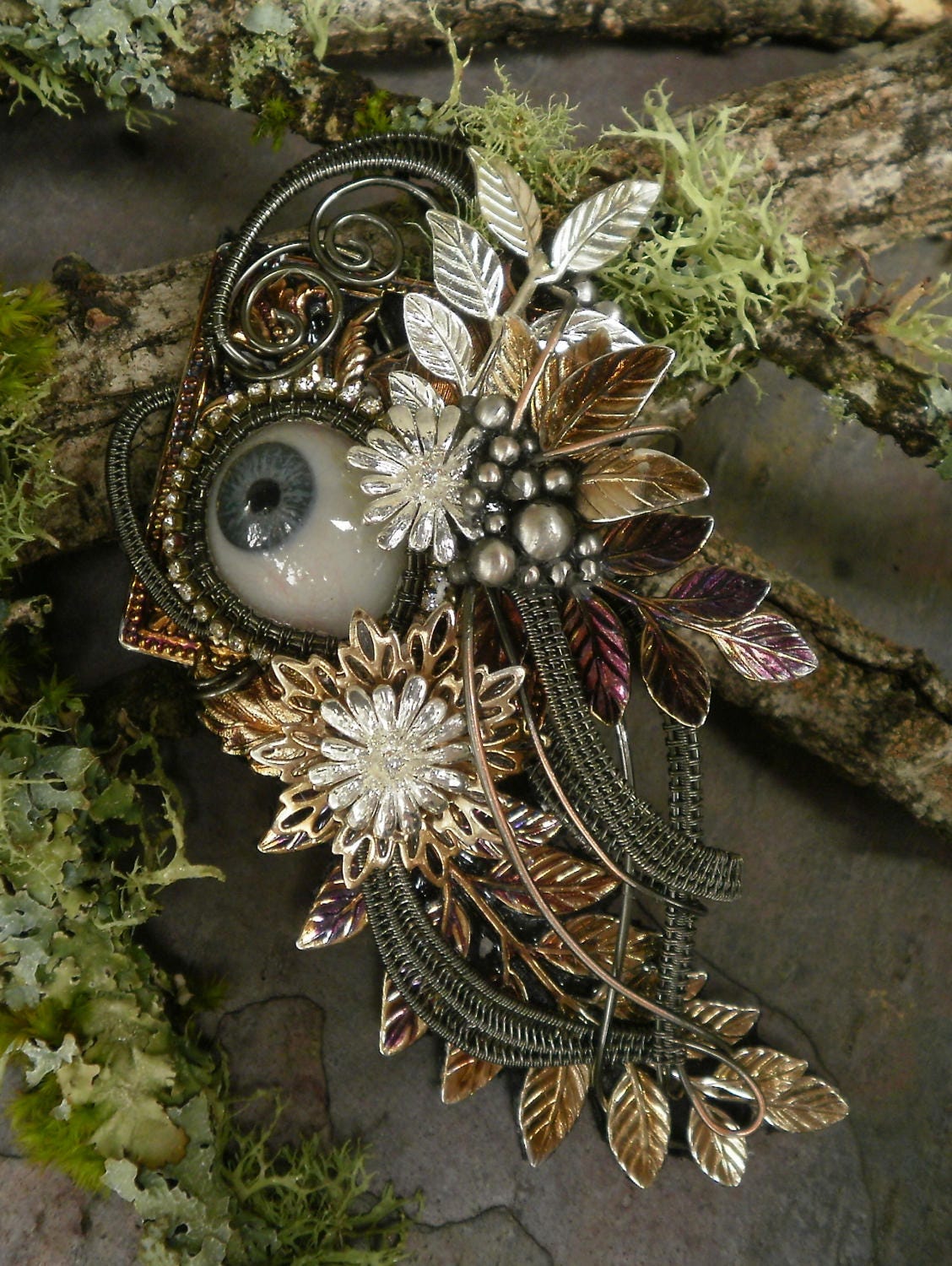 Gothic Steampunk Augenbrosche Eye Pin Pendant with Dark Wire and Blue ...