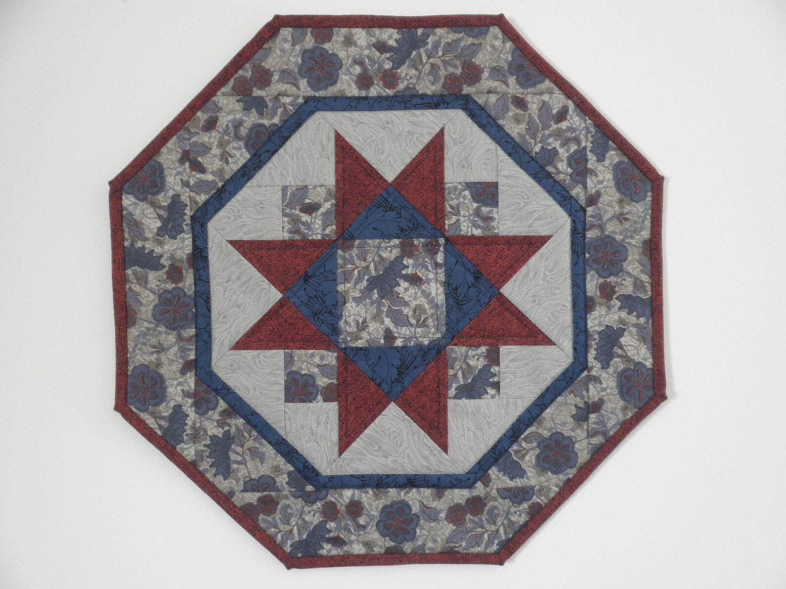 Quilted Star Table Topper (EDTT27) - Etsy