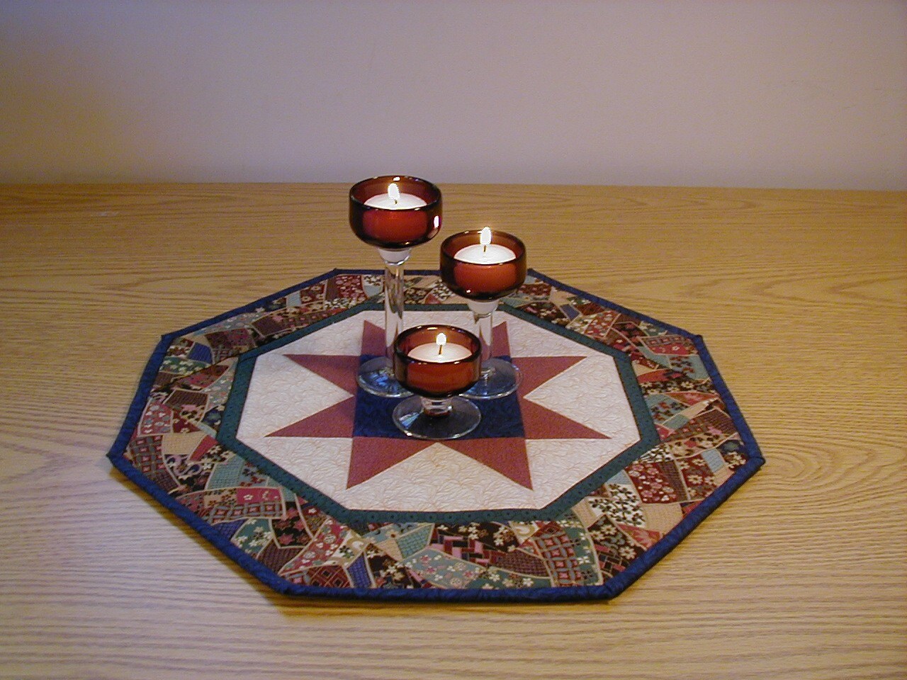 Quilted Star Table Topper (EDTT17) - Etsy