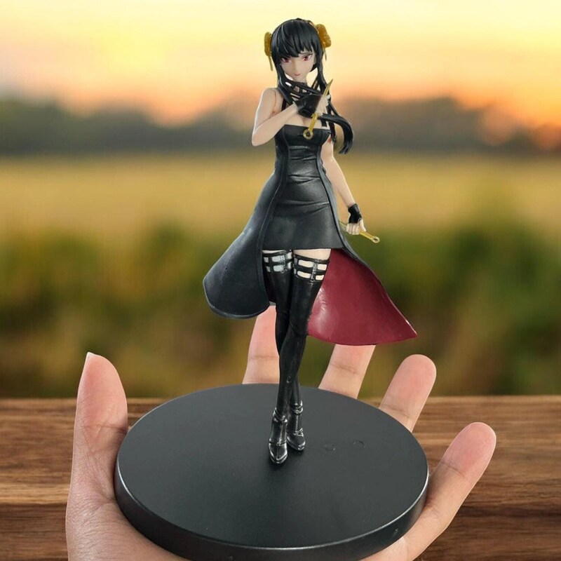 Yor Forger Figurine - Etsy