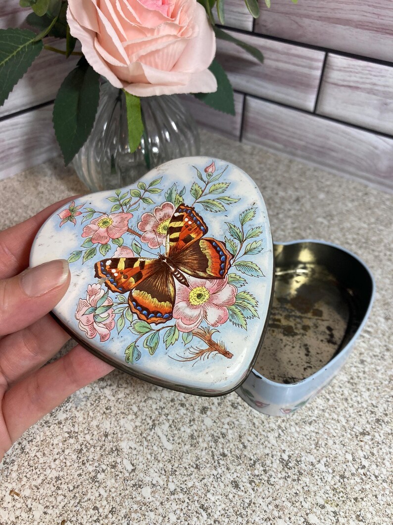 Vintage Daher Tin Container With Lid Small Heart Shaped Butterfly ...
