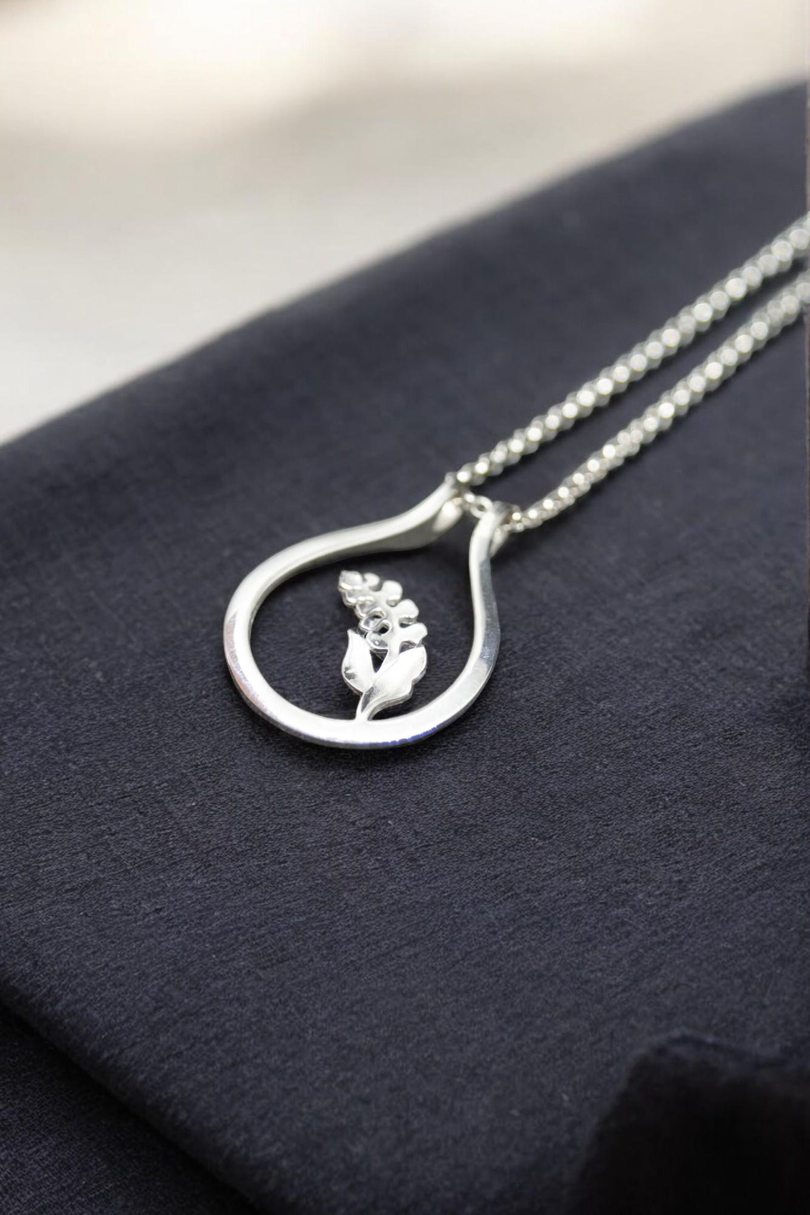 Elegant Ring Holder Necklace for Women, Secure Travel Ring Holder ...