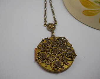 Vintage locket | Etsy