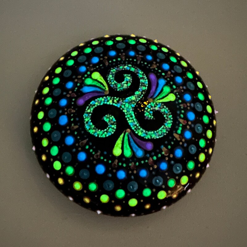 Rainbow Painted Rock - Etsy