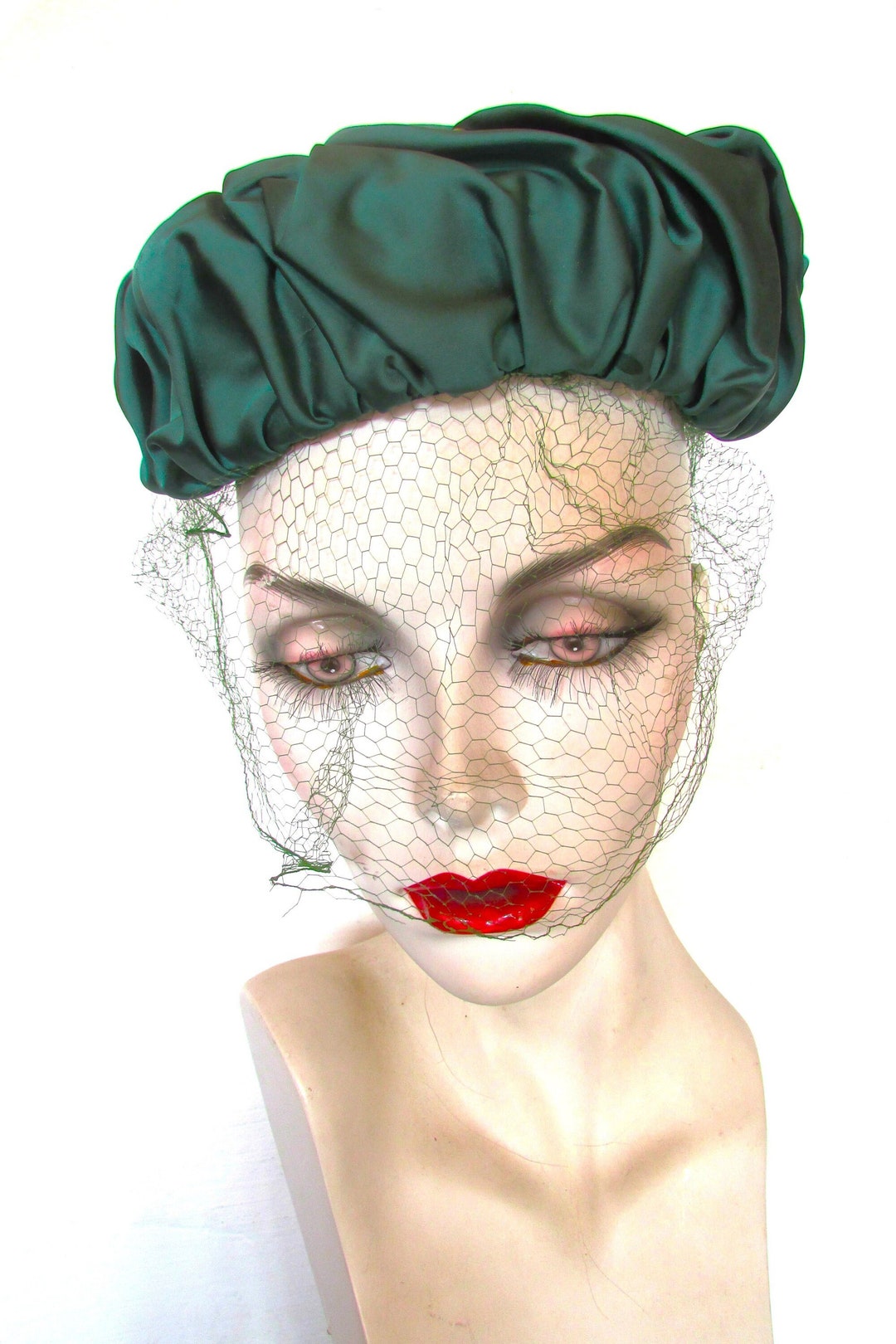 Vintage 1950's 60's Hat Green Scrunched Satin Pillbox W Delicate Green ...