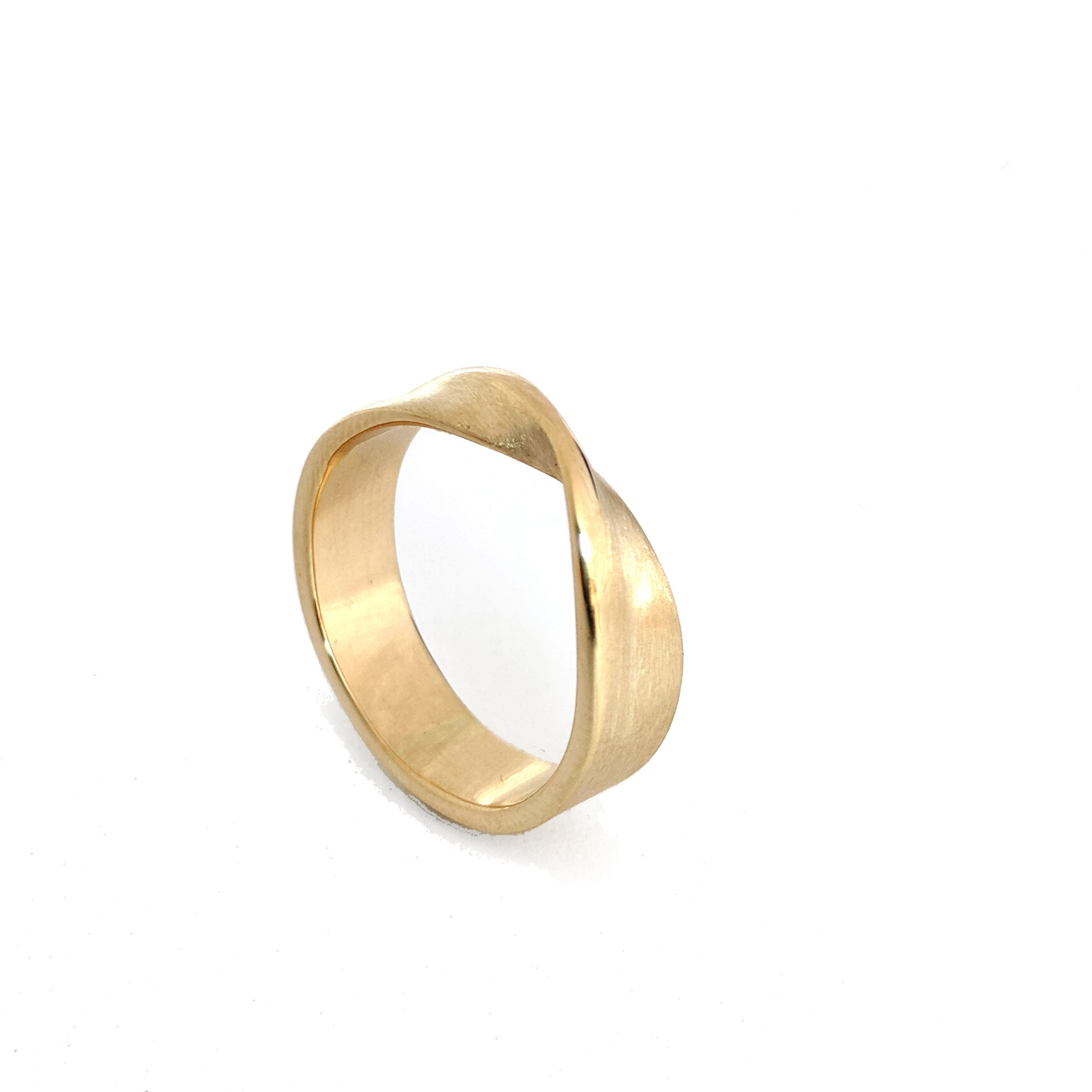 Gold Mobius Ring 8mm - Etsy