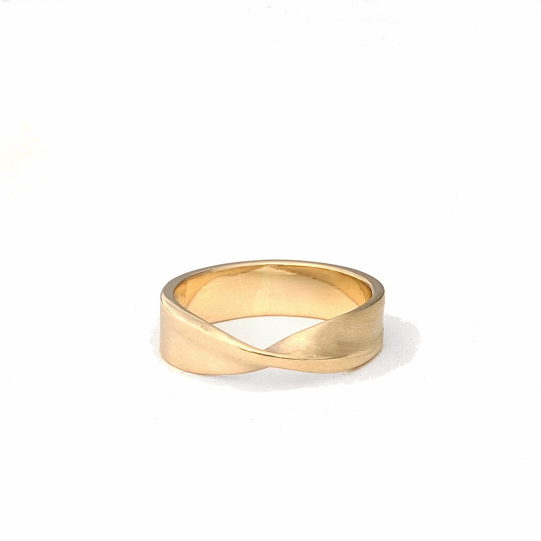 Gold Mobius Ring, 8mm - Etsy