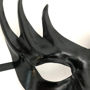 Witchy Black Leather Mask Crow Raven Bat Bird Devil Tendrils Masquerade ...