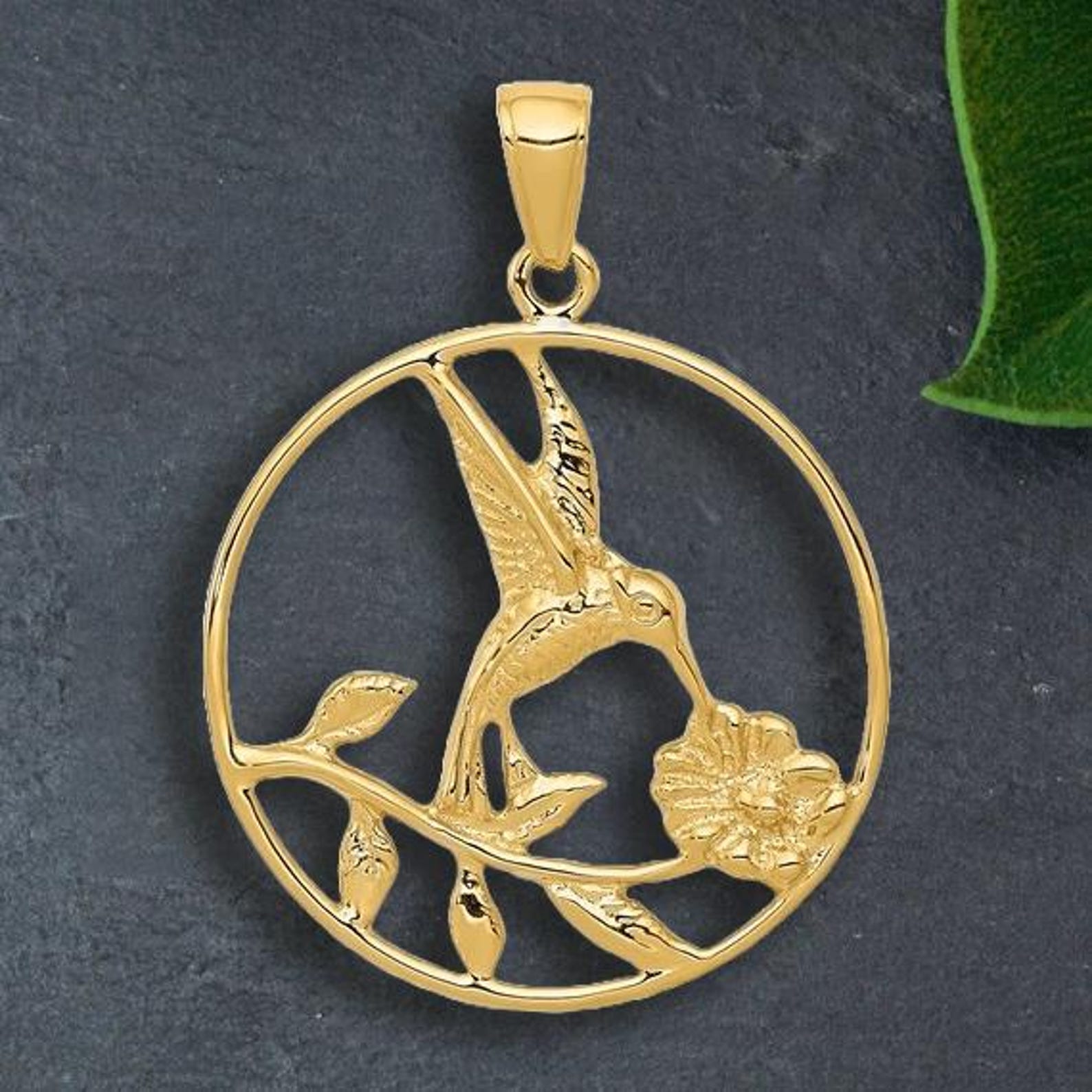 14K Yellow Gold Hummingbird in Round Frame Pendant With Necklace Chain ...