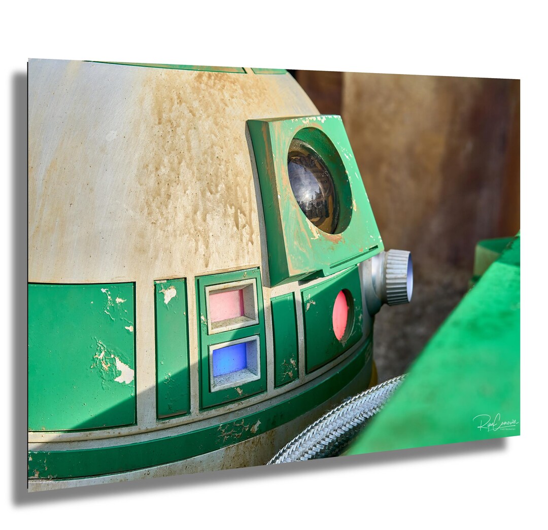 Star Wars Galaxy's Edge R2-D2 Style Green Droid Close Up, Disneyland ...