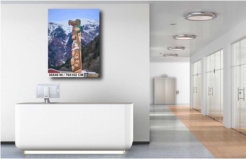 Totem Pole With Mountain Backdrop, Juneau, Alaska, United States ...