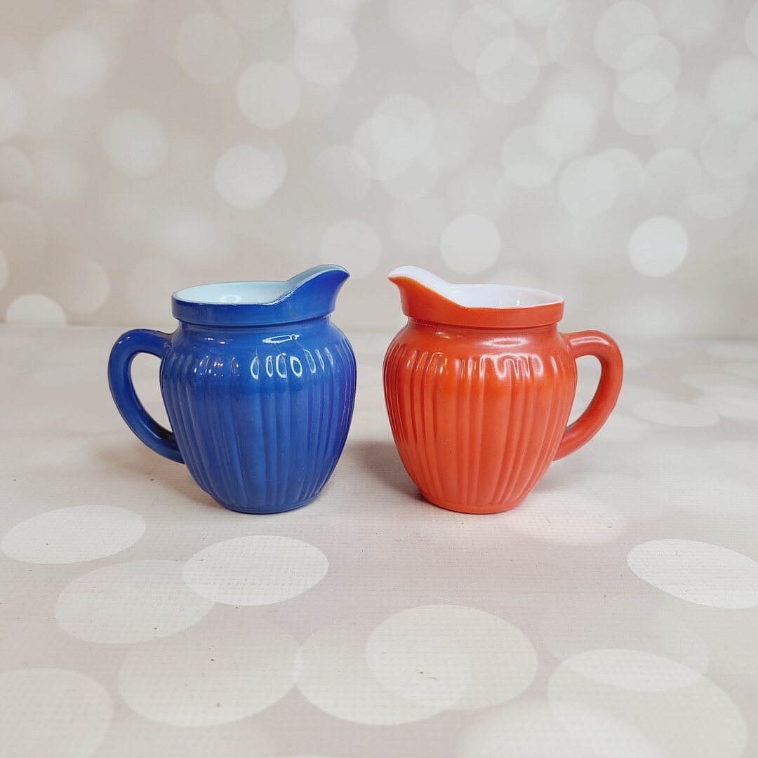 Vintage Hazel Atlas Pitchers, Set of 2 - Etsy