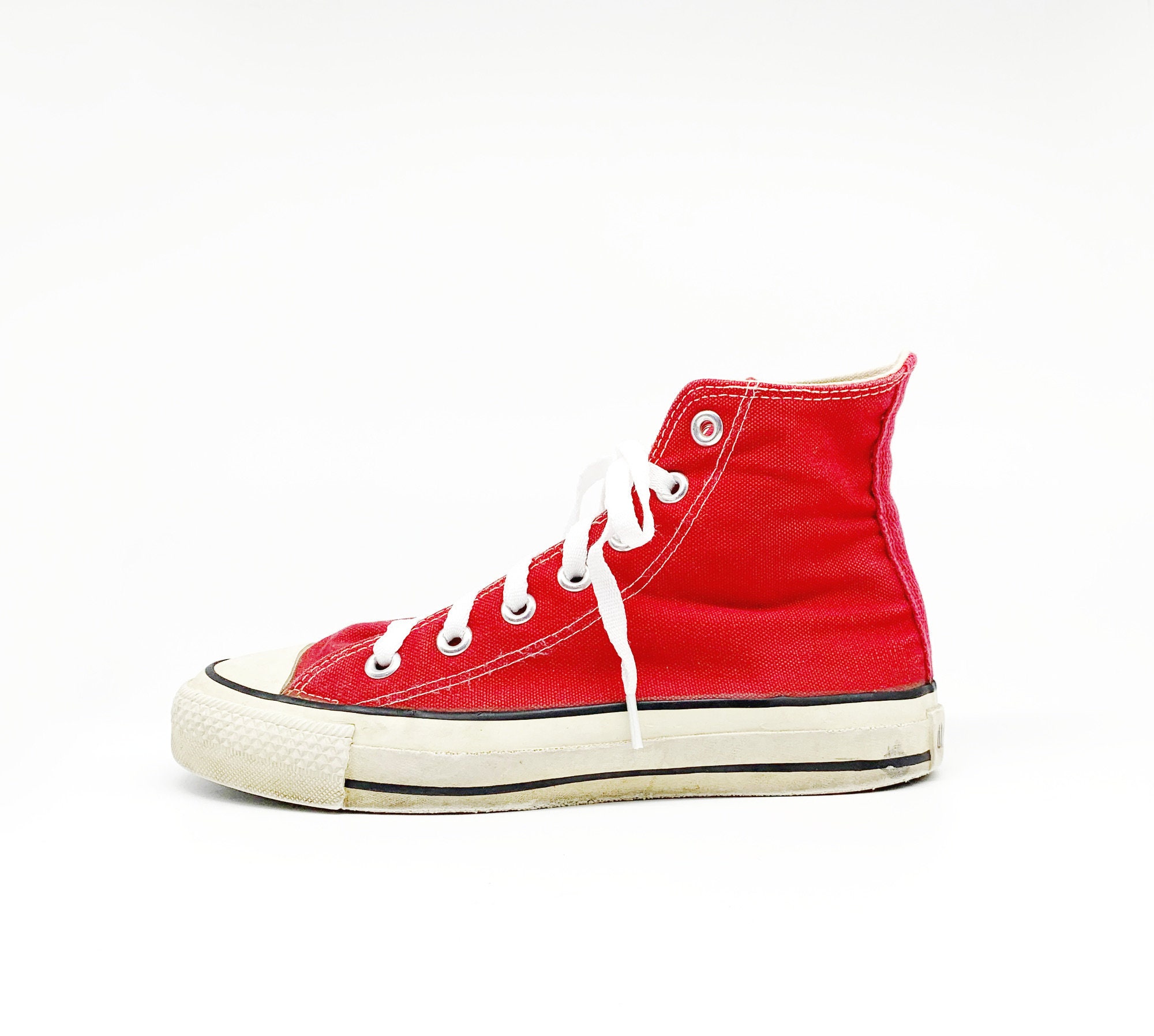 Vintage 90s Red Converse Chuck Taylor All Star Hi Top Made Vintage 90s Red Converse Chuck Taylor All Star Hi Top Made