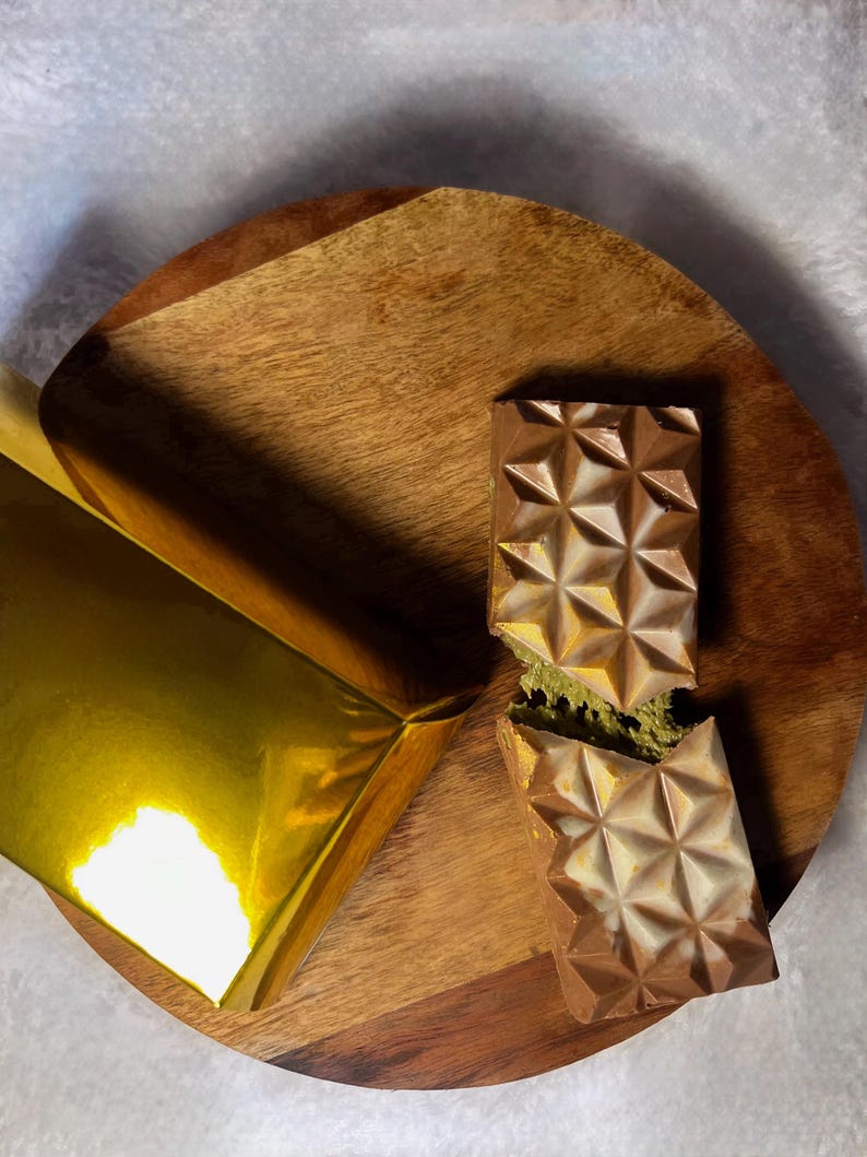 1 Dubai Fix Bar Inspired Chocolate Bar With Pistachio Kunafa Filling - Etsy